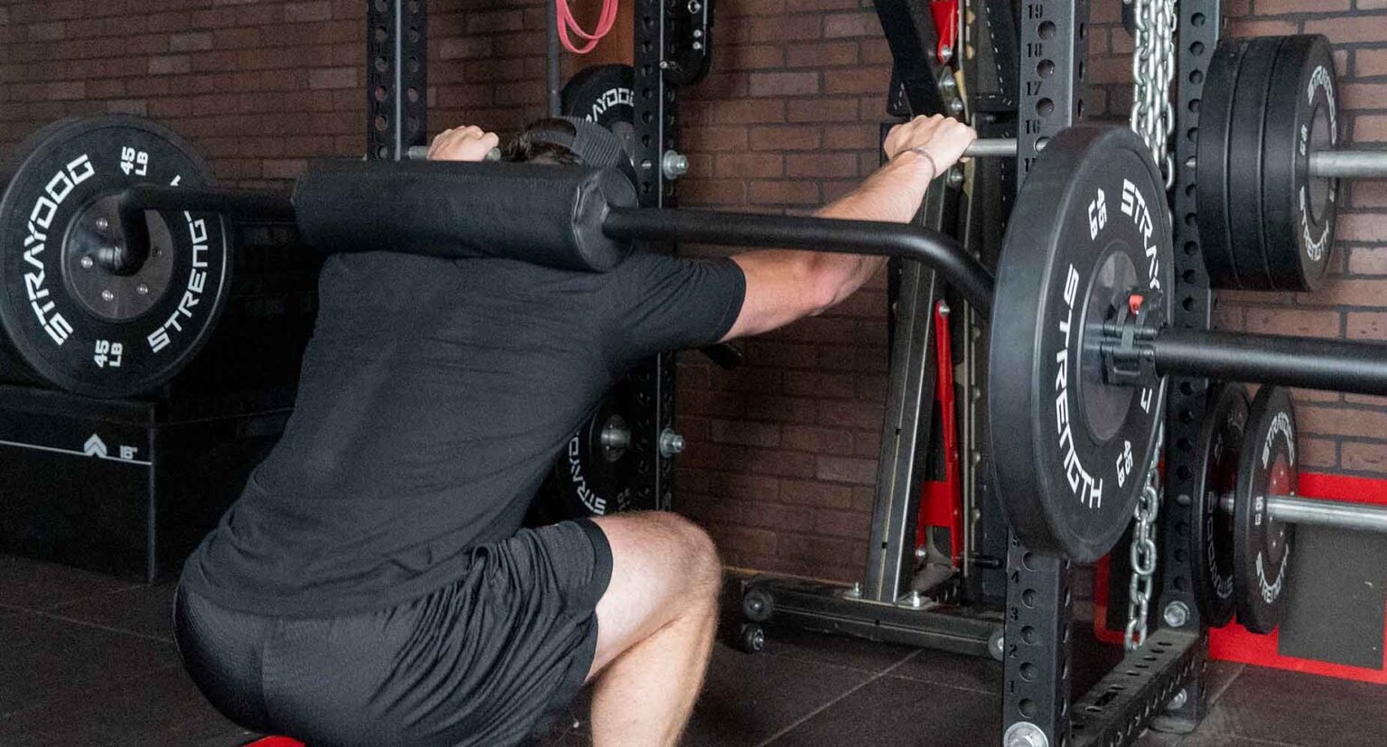Safety Squat Bar: Benefits & Training Optimization | Spleeft